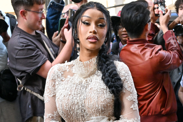 Cardi B Birthday, Age, Height, weight, Net worth, & Family - Rapper ...